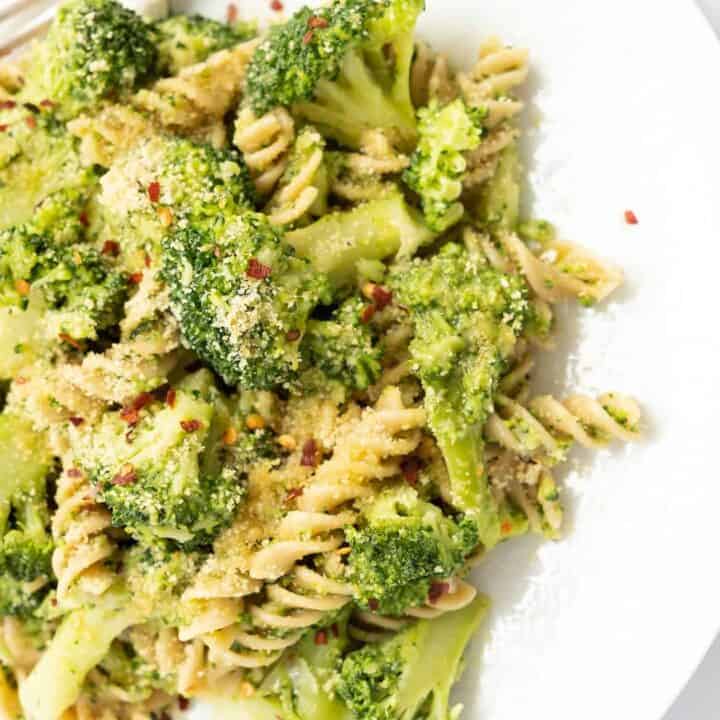 Broccoli pasta with breadcrumbs (Vegan) - The clever meal