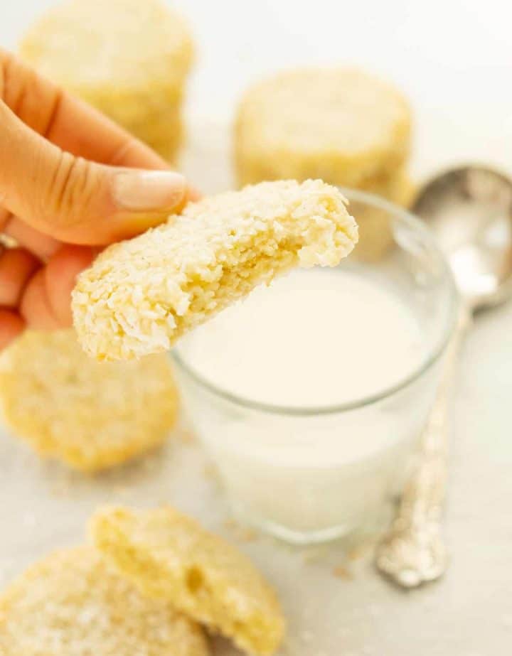 4-Ingredient chewy coconut cookies - The clever meal