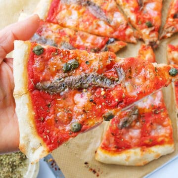 Anchovy Pizza {video recipe} - The clever meal