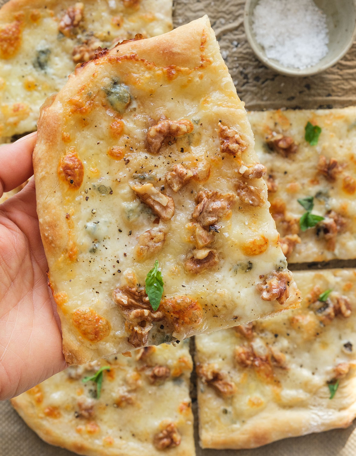 Pizza with Gorgonzola, so delicious! - The clever meal