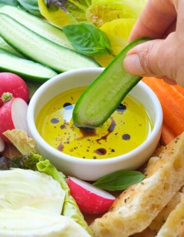 Olive Oil Dipping Sauce (Pinzimonio) - The clever meal