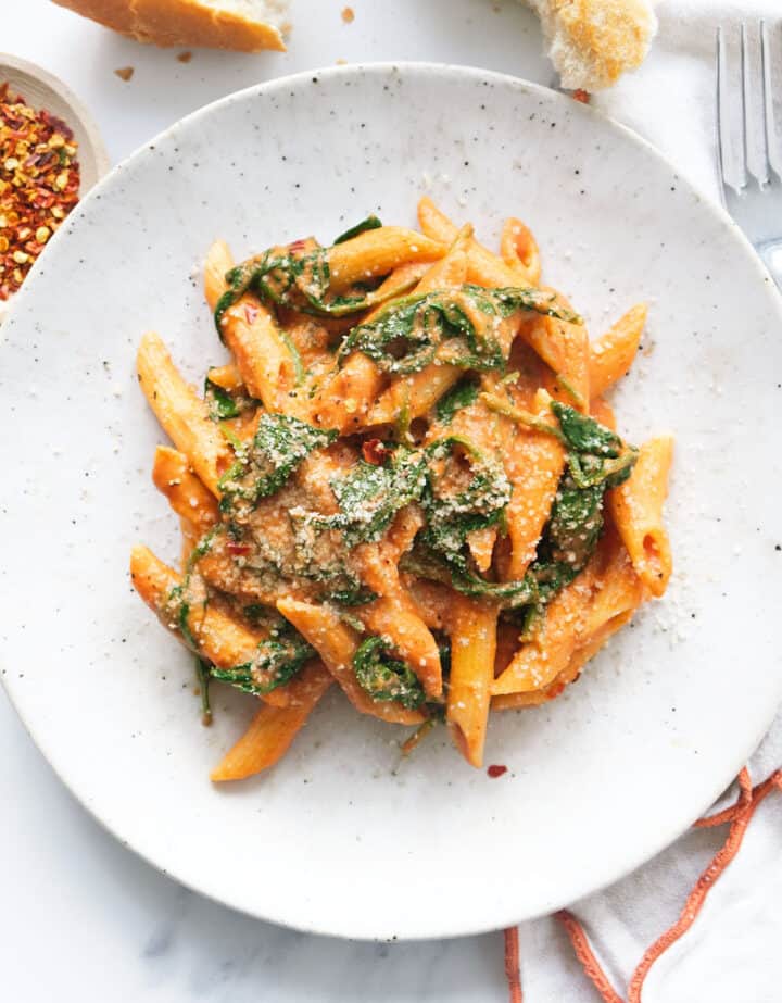 Creamy Spinach Tomato Pasta - The clever meal