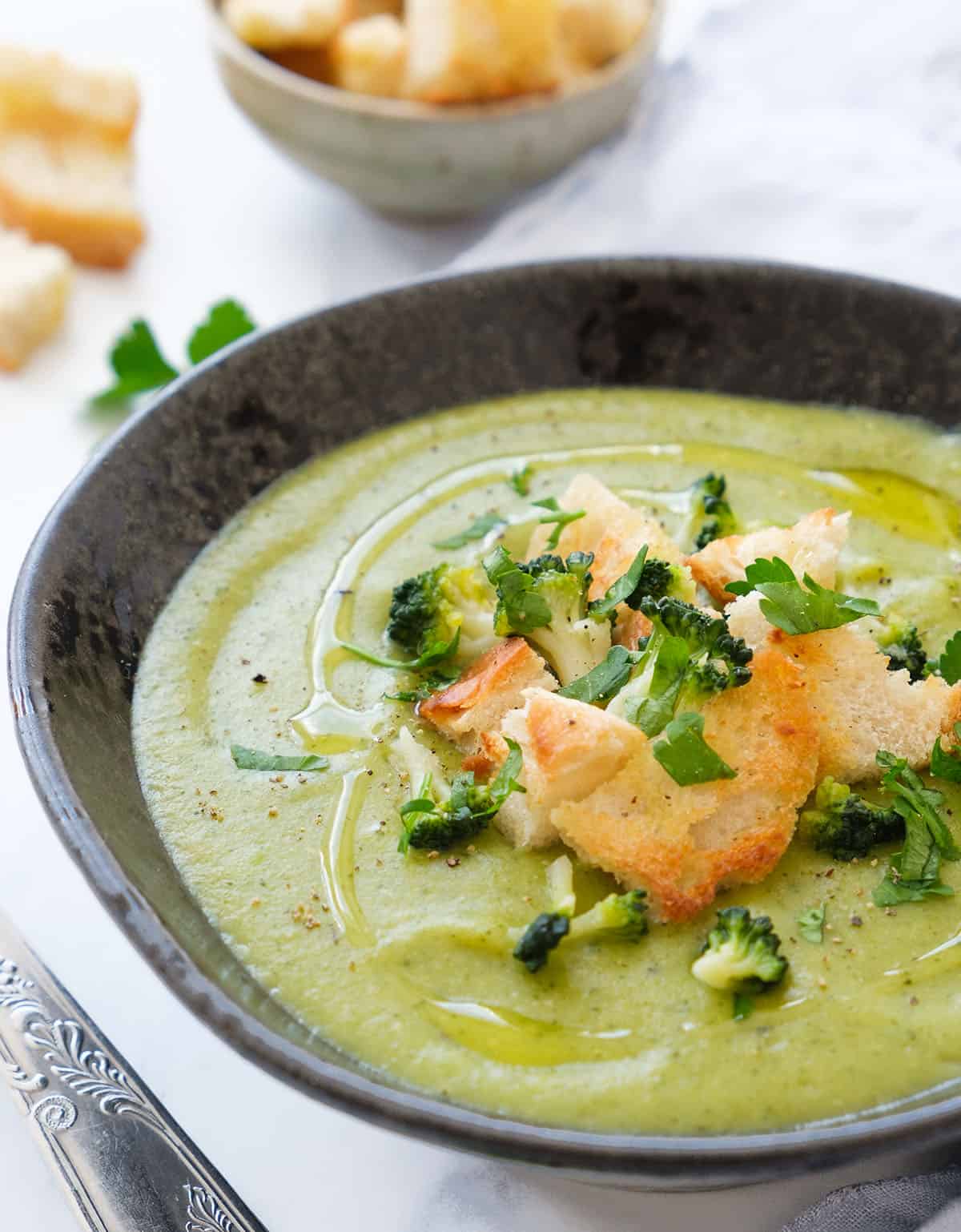 Vegan Broccoli Soup - The clever meal