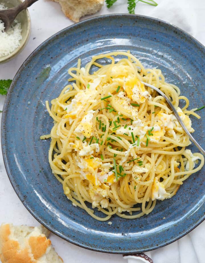 Fried Spaghetti and Scrambled Eggs - The clever meal