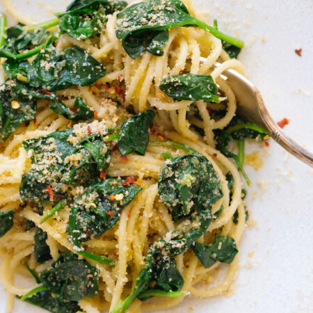 Spinach Spaghetti with garlic crumbs - The clever meal