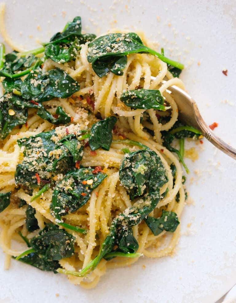 Spinach Spaghetti with garlic crumbs - The clever meal