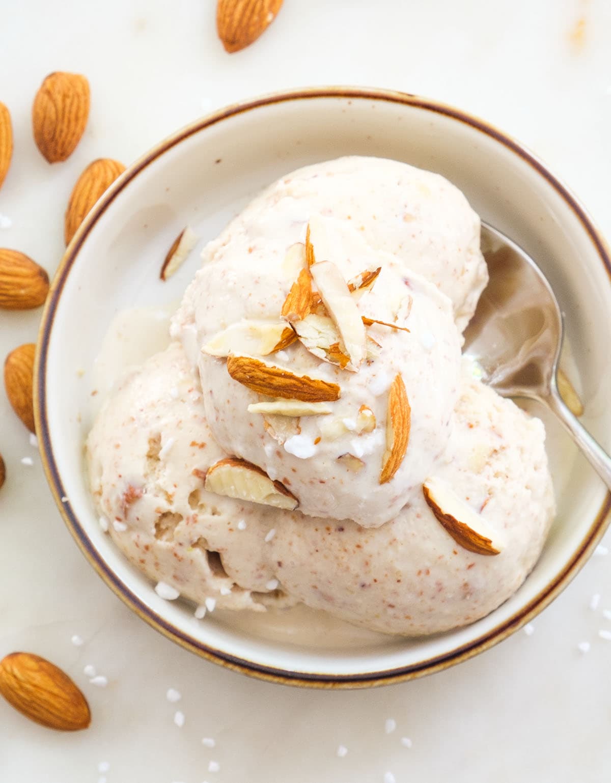 Almond Ice Cream - The clever meal