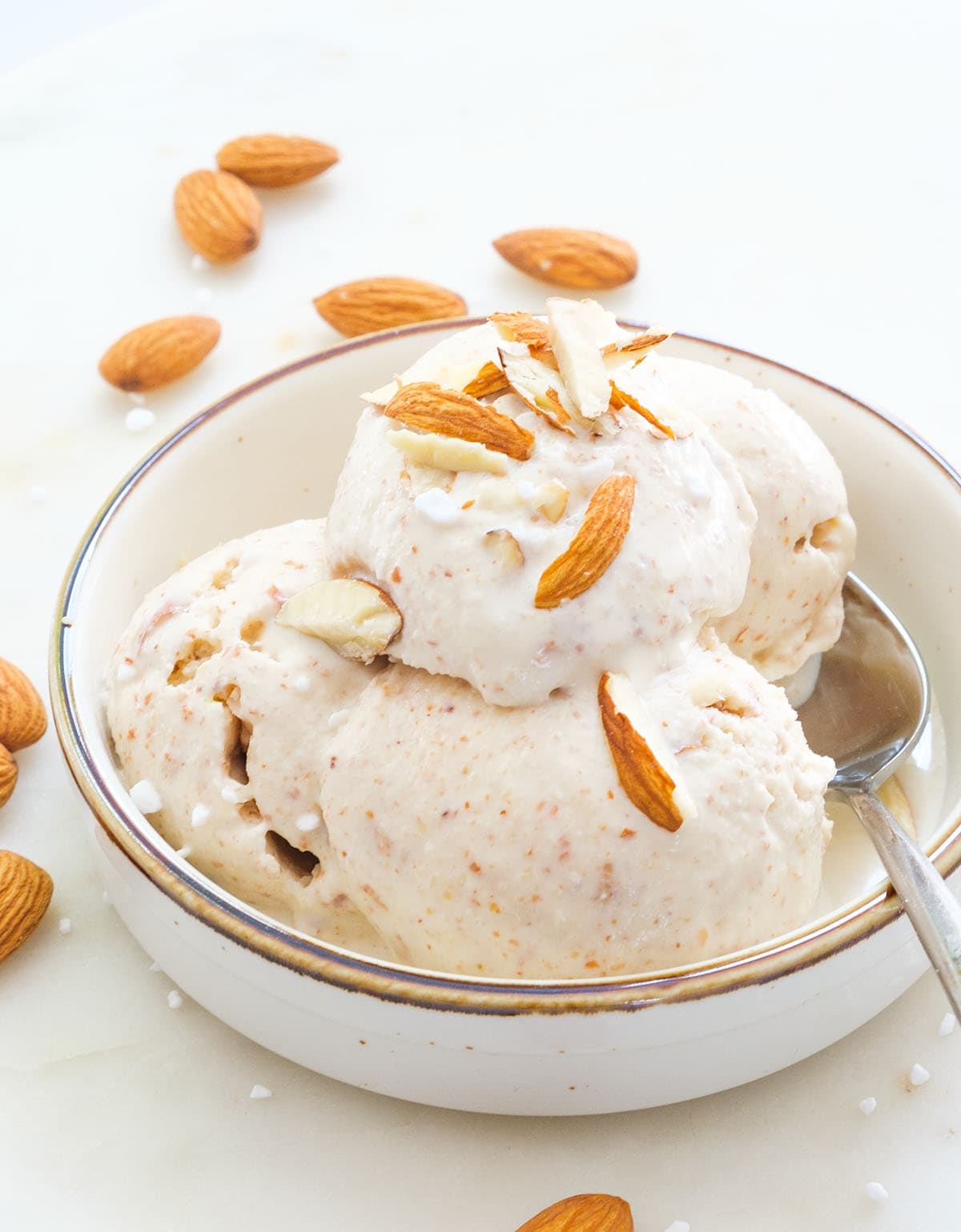 Almond Ice Cream - The clever meal